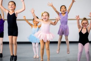 10 Fun Warm-Up Games for Kids Dance & Ballet Class – Move Dance Learn